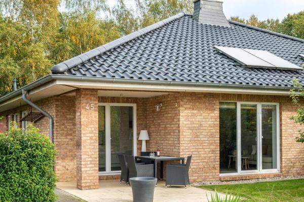 Großes Ferienhaus Im Grünen - - Rostock