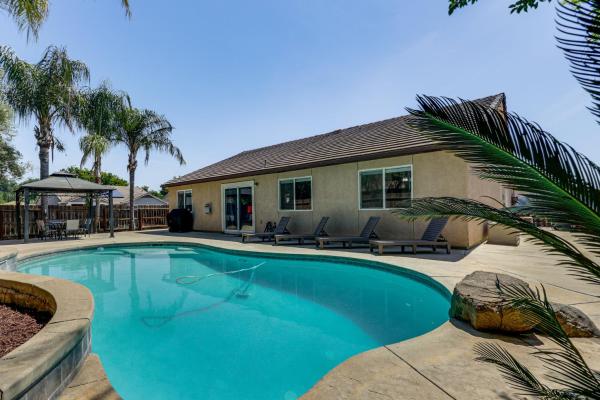 Mtn Retreat 3 Mi To Dtwn Visalia W/ Poolside Bbq - Visalia, CA