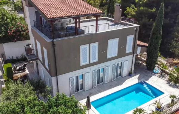 Cozy Home In Splitska With Private Swimming Pool, Can Be Inside Or Outside - Dugi Rat