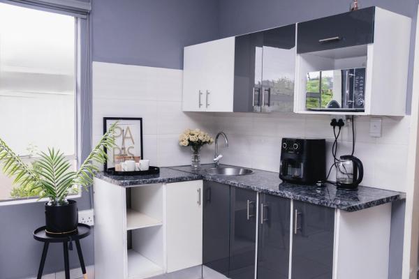 Bachelor Suite In Rustenburg - Tlhabane