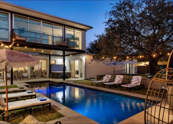 Sleeps 22 15min Atx & Lake Theater Arcade Sauna - Austin, TX