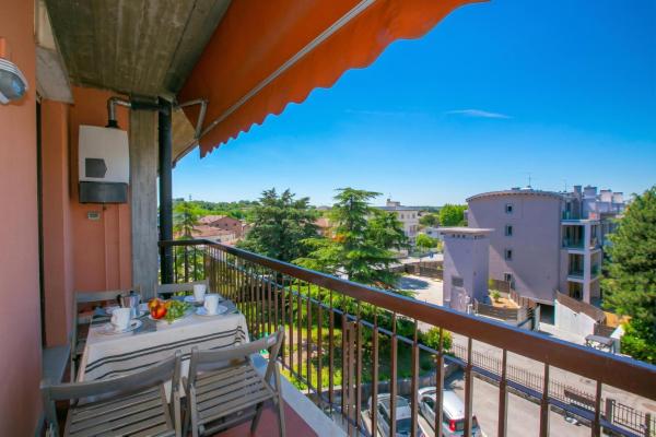 Casa Di Paola: Lake-view Balcony Apartment In Peschiera - Happy Rentals - Peschiera del Garda