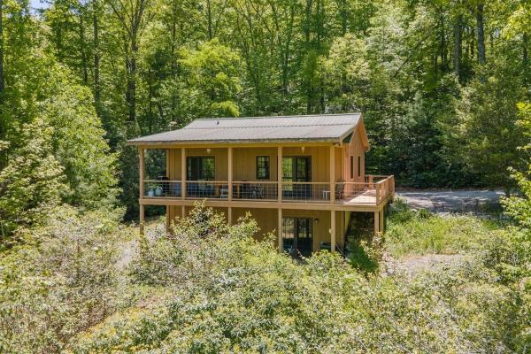 Mai`s Rock Cabin With View - Brevard, NC