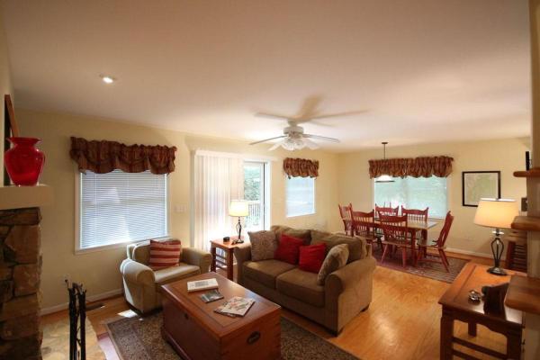 White Squirrel`s Nest - Transylvania County, NC