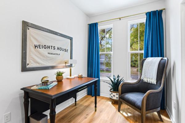 Heights House Upscale Retreat Close To Dwntwn & Beach - Pensacola, FL