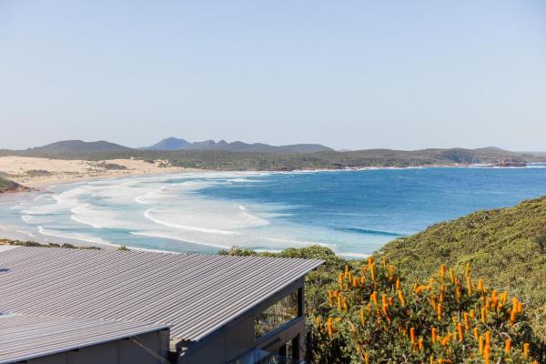 Beach View At One Mile 8, 26 One Mile Close - Views, Infinity Complex Pool & Wi-fi - Salamander Bay