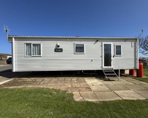 Modern 6 Berth Caravan At Sand Le Mere Park, Yorkshire Ref 71002d - Withernsea