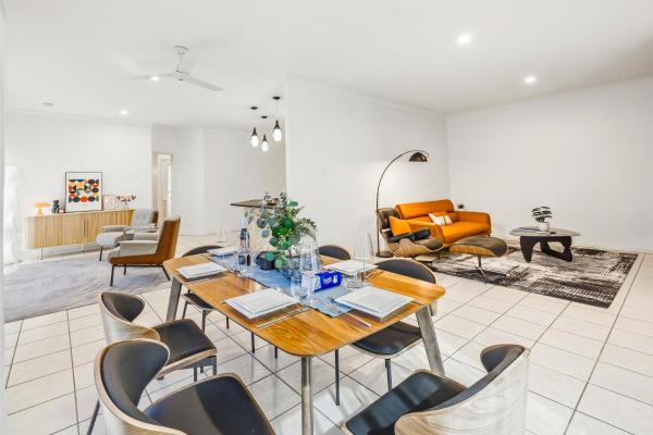 Luxe Casa North Lakes - Luxury 4br Residence - Beachmere