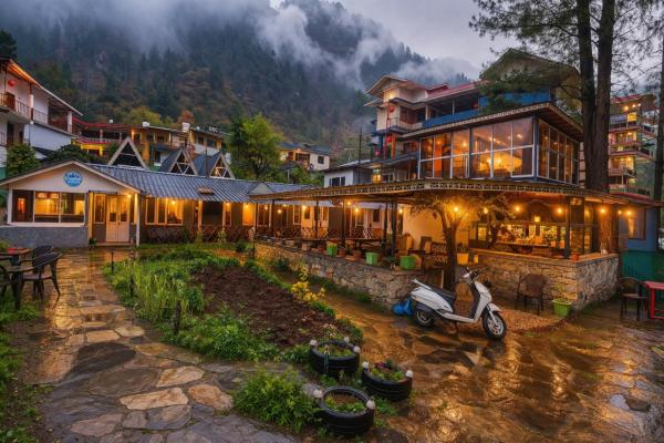 Giggling Goons - Kasol