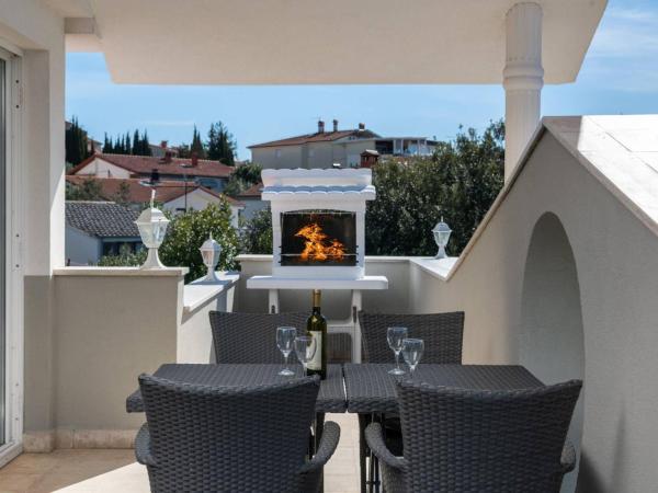 Apartment Apartments Donatella -Apt 2- Mit Meerblick By Interhome - Pula