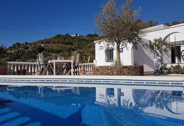 Cortijo Pura Vida - Cómpeta