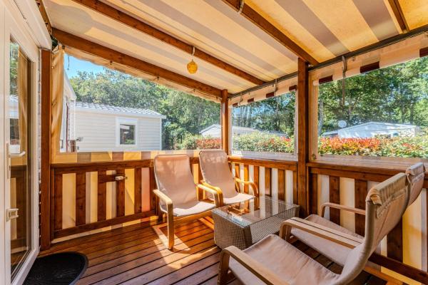 Mobilhome Terrasse, Lac Et Piscine - Gastes