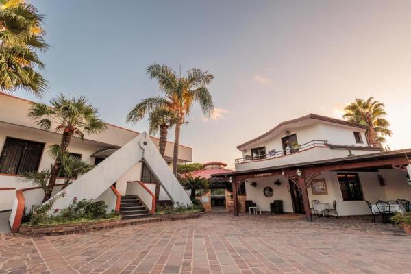 Marina Living Rooms And Pool - Paestum