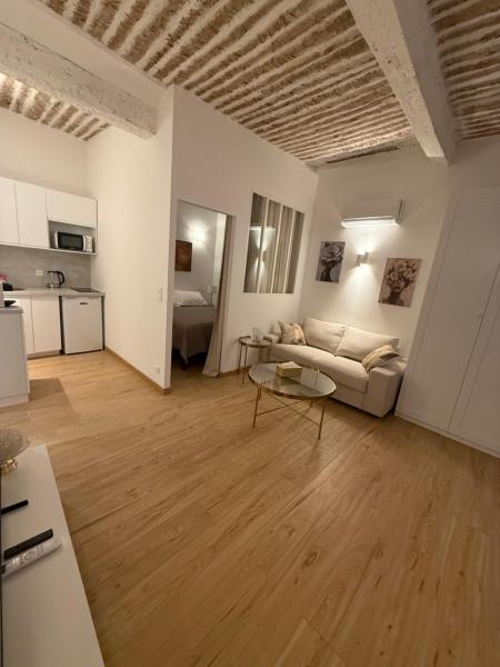 Très Grand Studio Neuf 50 M Du Port Lovely Charrons 2 - Saint-Tropez