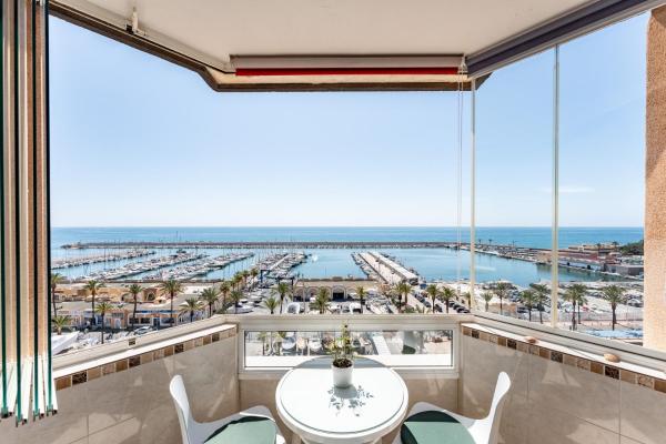 Stunning Marina View Apartment - Fuengirola