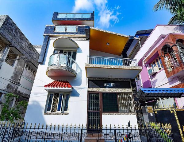 Hotel Shivalaya, Near Tank 8 - Kolkata