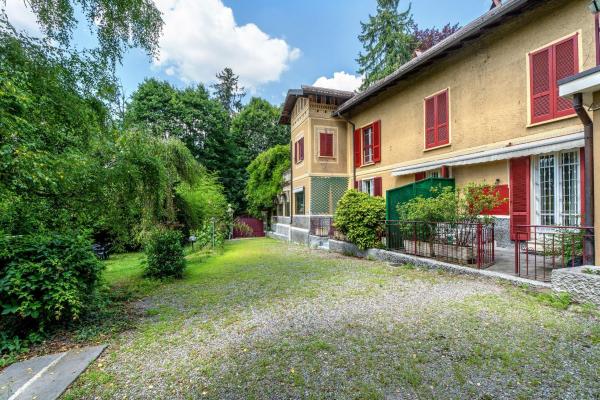 Suite Con Camino E Terrazza - Varese