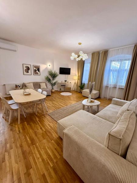 Urban Jungle 2-bedroom Apartment Old Town Air Conditioned - Bratislava