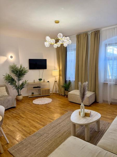 Urban Jungle 2-bedroom Apartment Old Town Air Conditioned - Bratislava