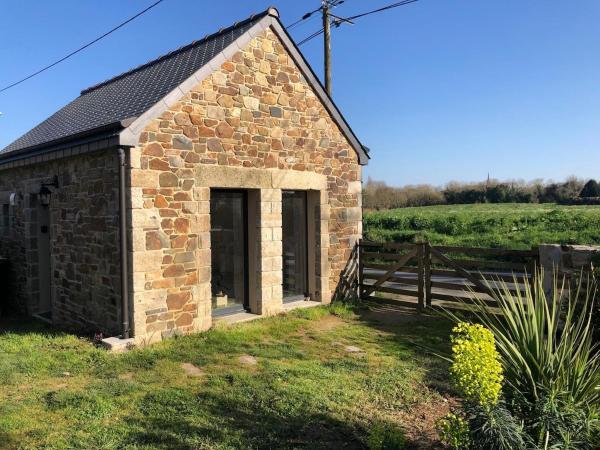 Maisonnette En Pierre Entre Terre Et Mer - Binic