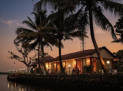 Kayaloram Retreat - Ginger - Vaikom