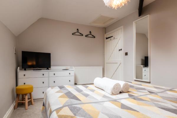 Gorgeous 2 Bedroom Home In Cirencester - Cirencester
