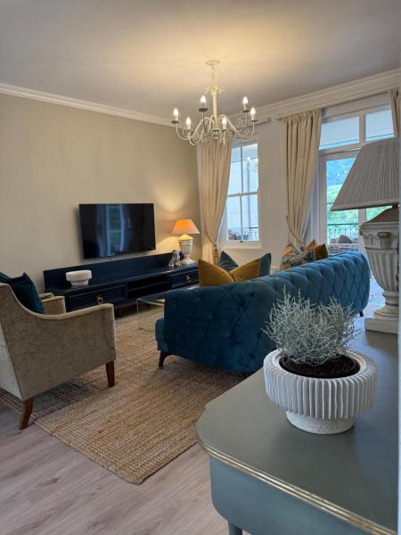 Lakeside Lermitage Villa - Franschhoek