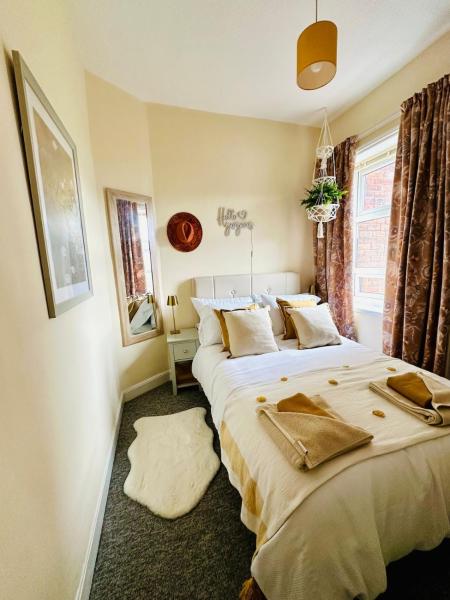 Hip Hideaway In The Trendiest Part Of Town - Chesterfield
