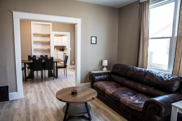 3bed 2bath, Walk To Ue, New Reno, Parking & More! - Evansville, IN