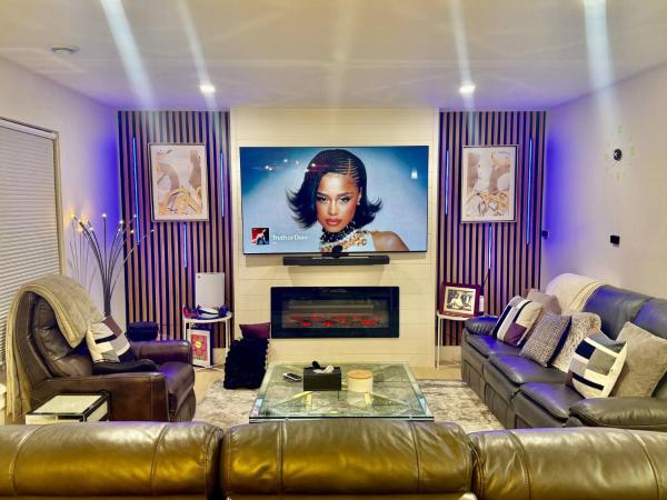 Smart 4br Comfort Suite Massage Chair Yqm Airport - Moncton