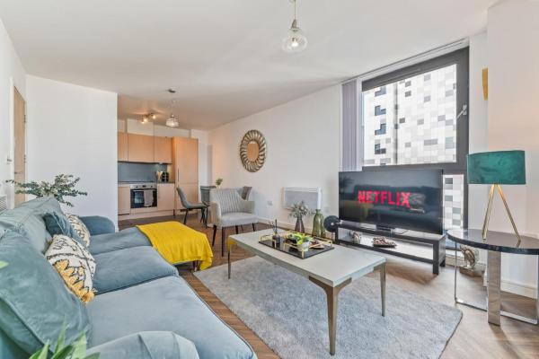 Charming 2-bdr Apartment - Skyline Views - 3 Baths - Hi-speed Wi-fi - Midlands Arts Centre