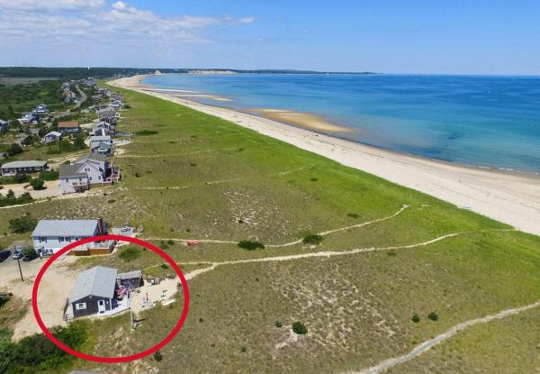 Sagamore Beachfront Cottage Escape - Sandwich, MA