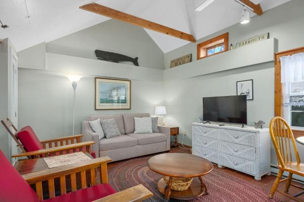 Stay At The Salt Box - Steps From The Sea - Yarmouth, ME