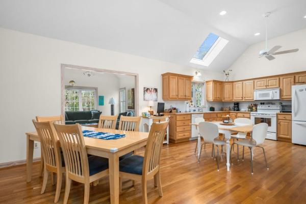 Roomy 3 Bedroom Home - Perfect For Families - Dennis