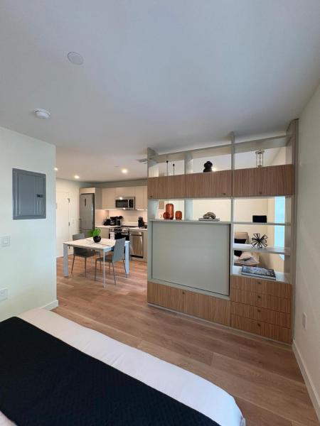 101 Wave Apartment - Miami Beach, FL