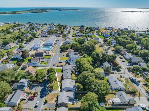 Sunny Cape Cod Cottage Near Lewis Bay - Dennis, MA