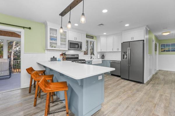 Spacious Eastham Retreat Near Beaches - Wellfleet, MA