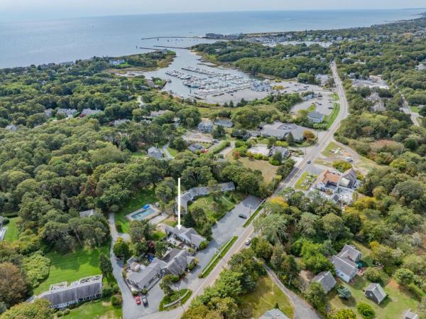 Charming Cape Cod Cottage With Pool Near Red River Beach - Chatham, MA