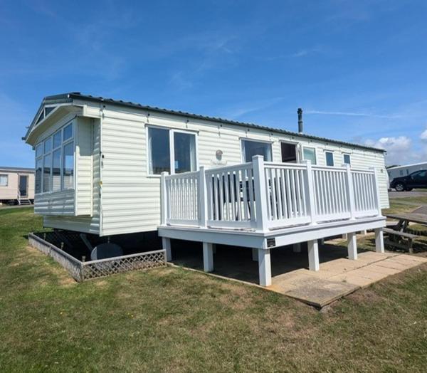 Cabin Sleeps 8 - Pools Parking Pets - Dorset