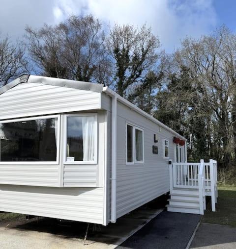 Cornish Coastal Retreat - Dog Friendly Caravan - Bude