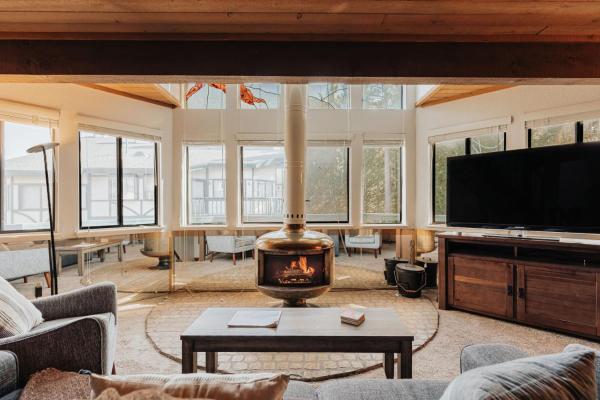 Golden Hour - Jacuzzi, Sauna, Pool, Tennis, Gated - Big Bear Lake, CA