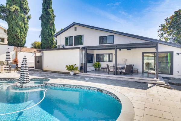Less Than 2 Mi To Csun! High-end Retreat With Outdoor Oasis - Los Angeles, CA