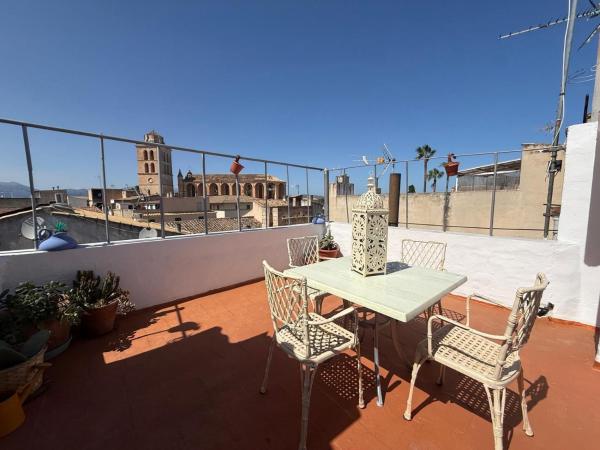 Amplia Casa De Dos Pisos Con Terraza, Centro De Muro - Mallorca