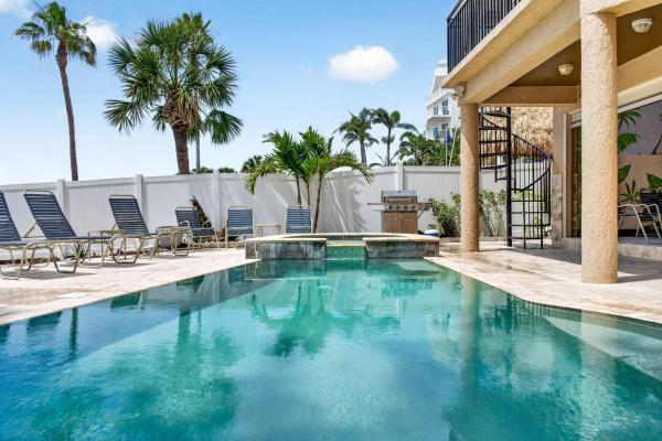 Treasure Island Beach Villa - Madeira Beach, FL