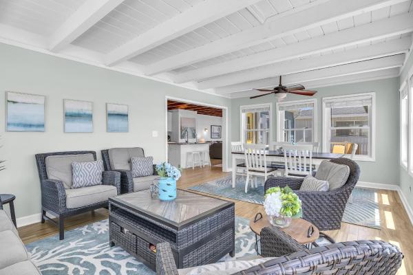 A Little Nauti By Oak Island Accommodations - Oak Island, NC