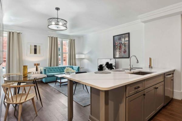 Contemporary Condo Downtown Savannah - Savannah, GA