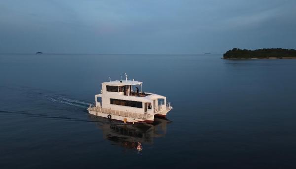Amore Yacht Ranoh Island Batam - Johor