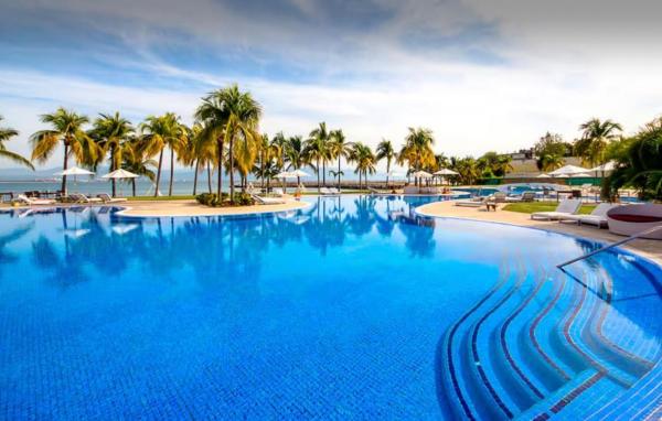 Lujosa Villa En Fraccionamiento Bnayar Con 4 Recámaras, Alberca Privada Y Beach Club - Bucerías