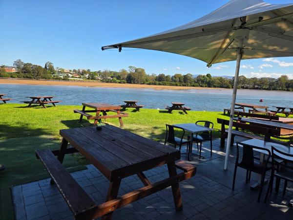 Moruya Waterfront Hotel Motel - 