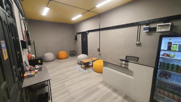 Yellow Monkey Hostel - Jimbaran